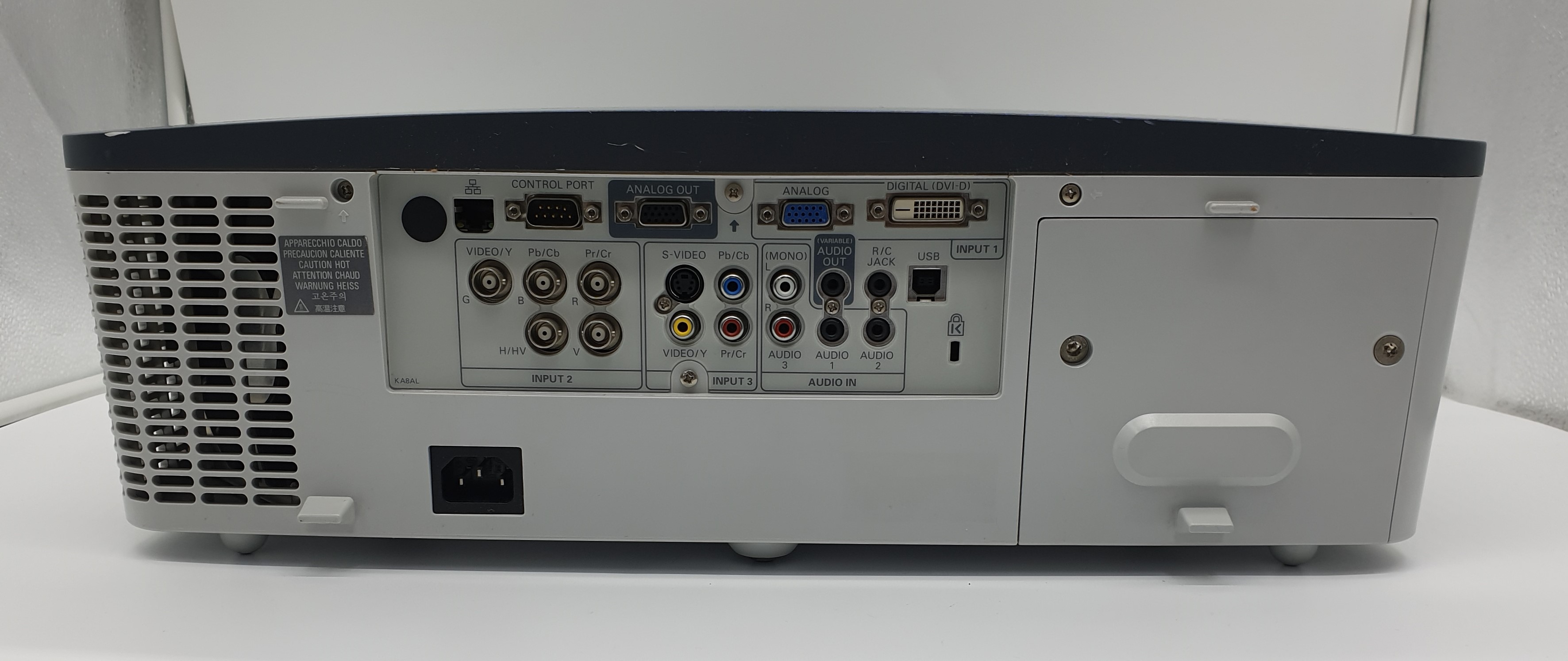 소리전자 - 파나소닉 PT-VX600 5500안시 업소용 XGA 빔프로젝터